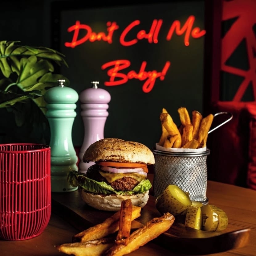 Mad Men - Qwerty - Media One Hotel - dizzer