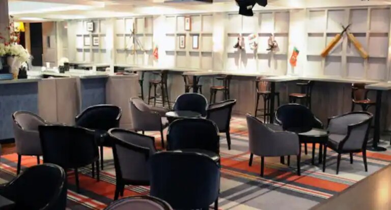 Carpenter's Sports Bar - Hyatt Regency Dubai - dizzer