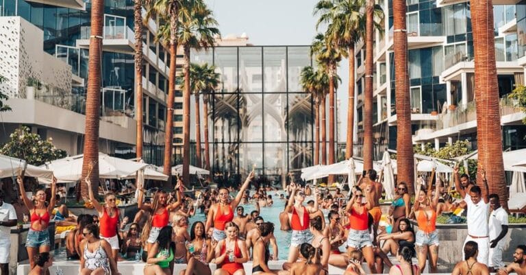 Daily Pool Access - The Social Pool - FIVE Palm Jumeirah - dizzer