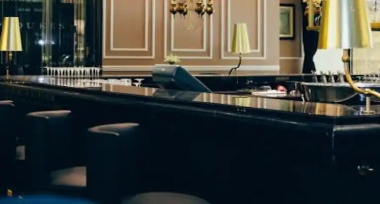 DUKES Bar - Dukes The Palm - dizzer