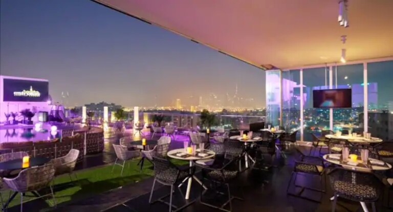 Estrellas Rooftop Lounge - The Canvas Hotel - dizzer