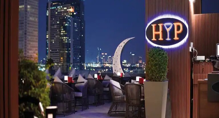 HYP - Courtyard World Trade Centre - dizzer