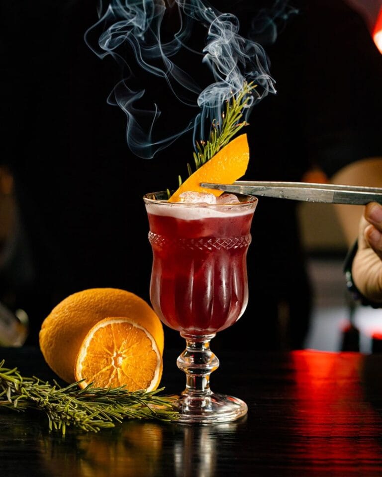 Miss Tess - Taj Dubai - dizzer