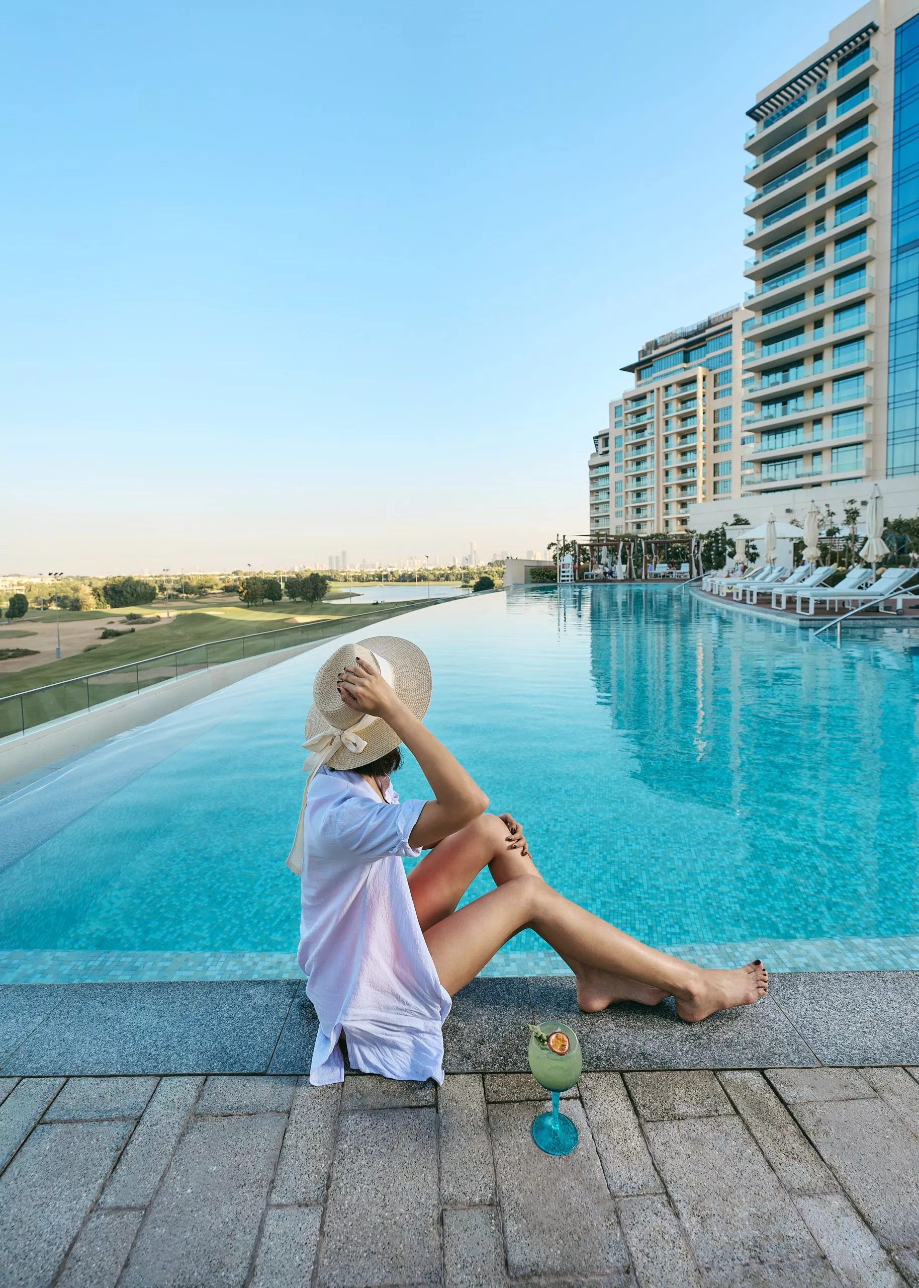 Joe's Girlz - Joe's Backyard - Jumeirah Islands Clubhouse - dizzer