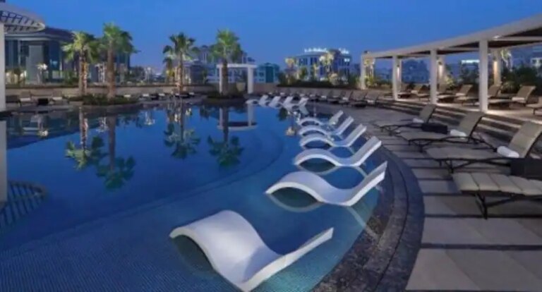 Pool Bar - Hyatt Regency Dubai Creek Heights - dizzer