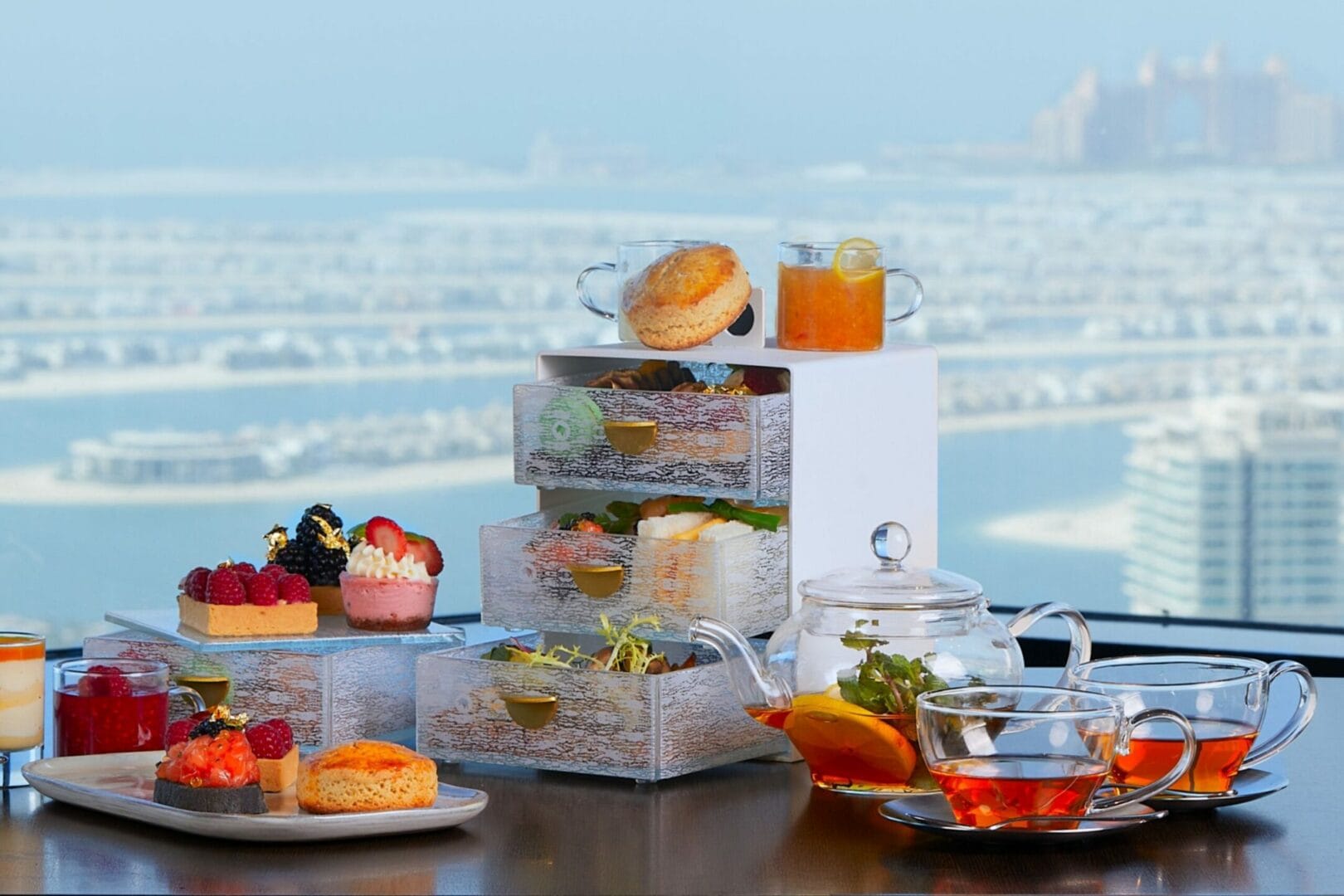 Observatory Bar & Grill - Dubai Marriott Harbour Hotel & Suites - dizzer