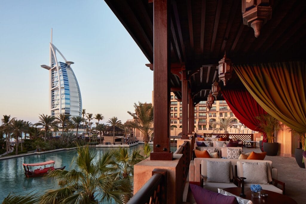 HAPPY HOUR - Mezzanine Bar & Kitchen - Souk Madinat Jumeirah - dizzer