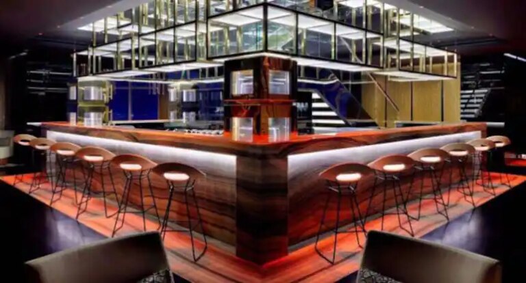 Vault - JW Marriott Marquis Dubai - dizzer