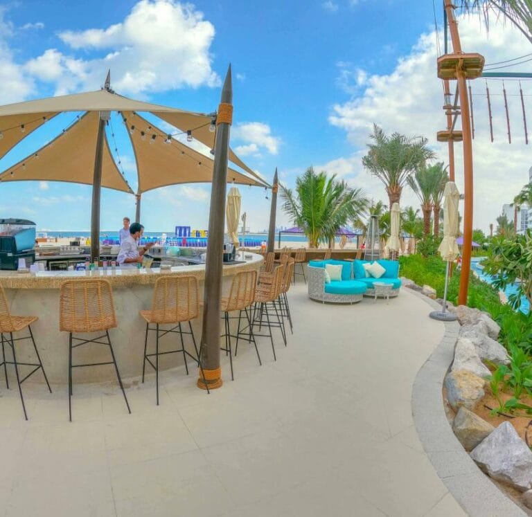 Waves Pool Bar - Centara Mirage Beach Resort Dubai - dizzer