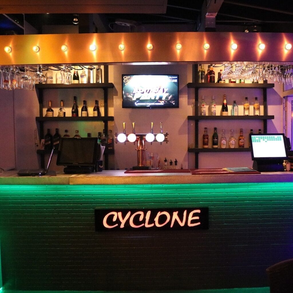 Cyclone Rooftop Bar - Fortune Grand Hotel - dizzer