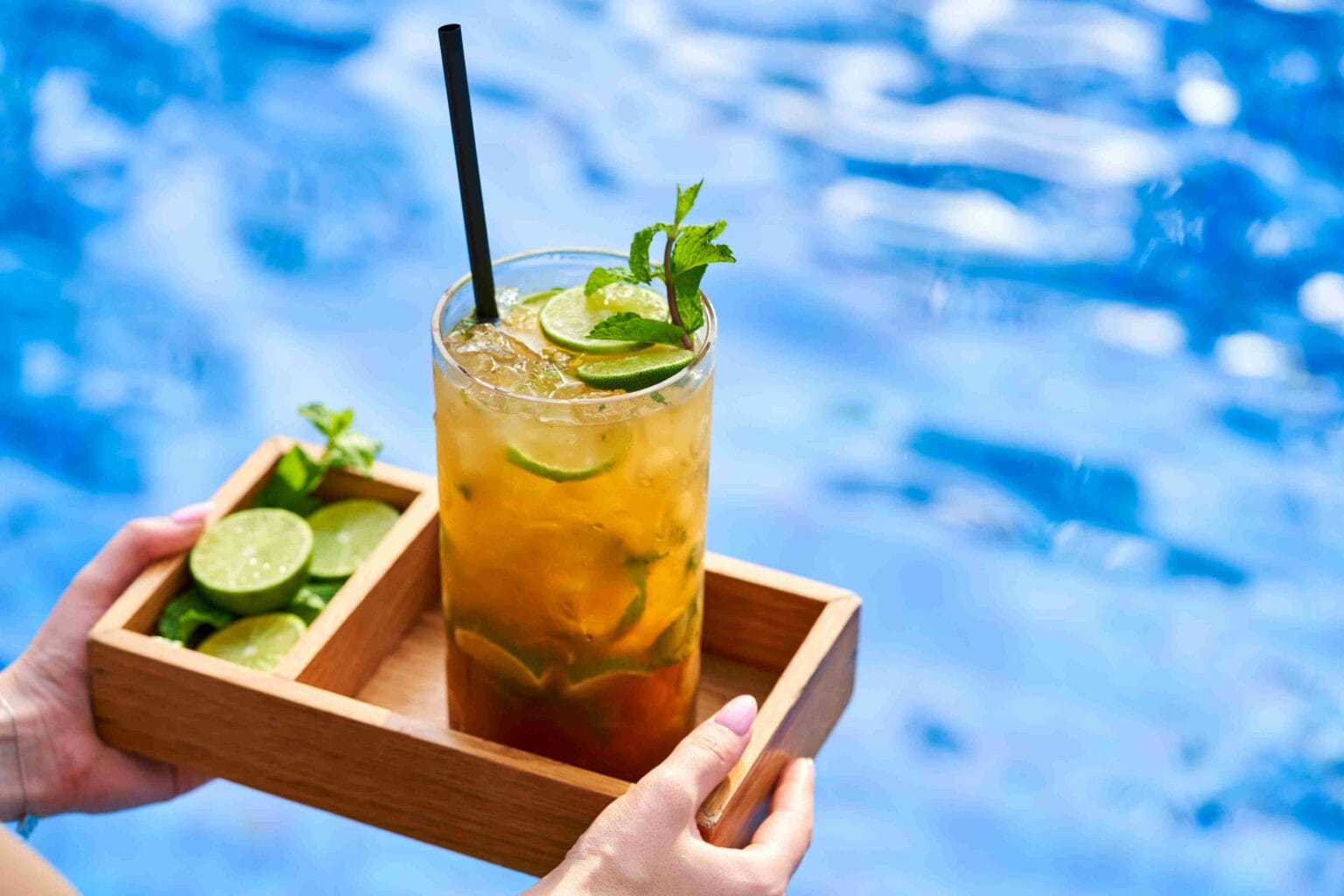 Cocktails by the Pool - Pool Bar - Park Hyatt Dubai - dizzer