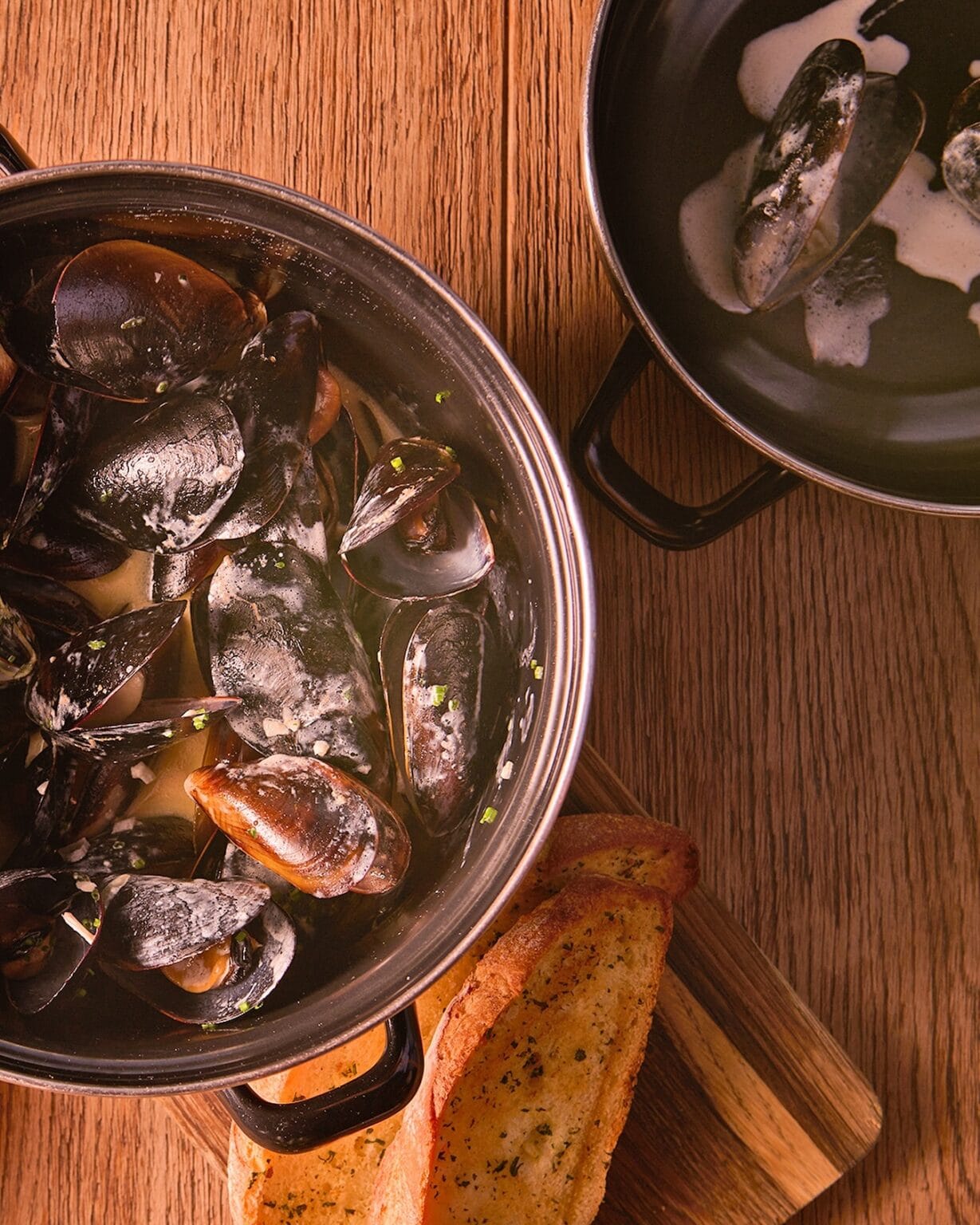 MUSSELS MONDAY AT GRAPESKIN - Grapeskin - La Ville Hotel & Suites - dizzer